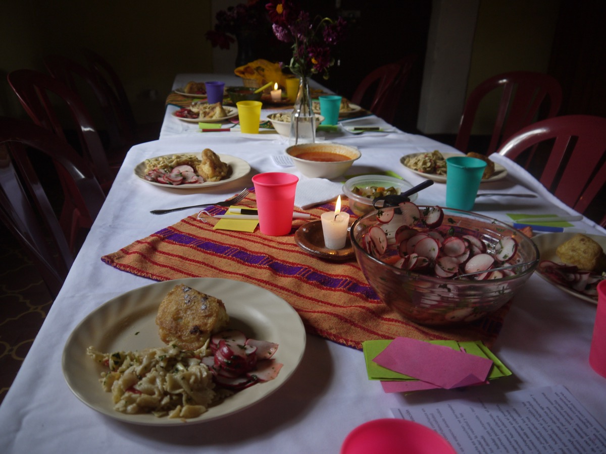 conversation-cafe-set-up | ENTREMUNDOS